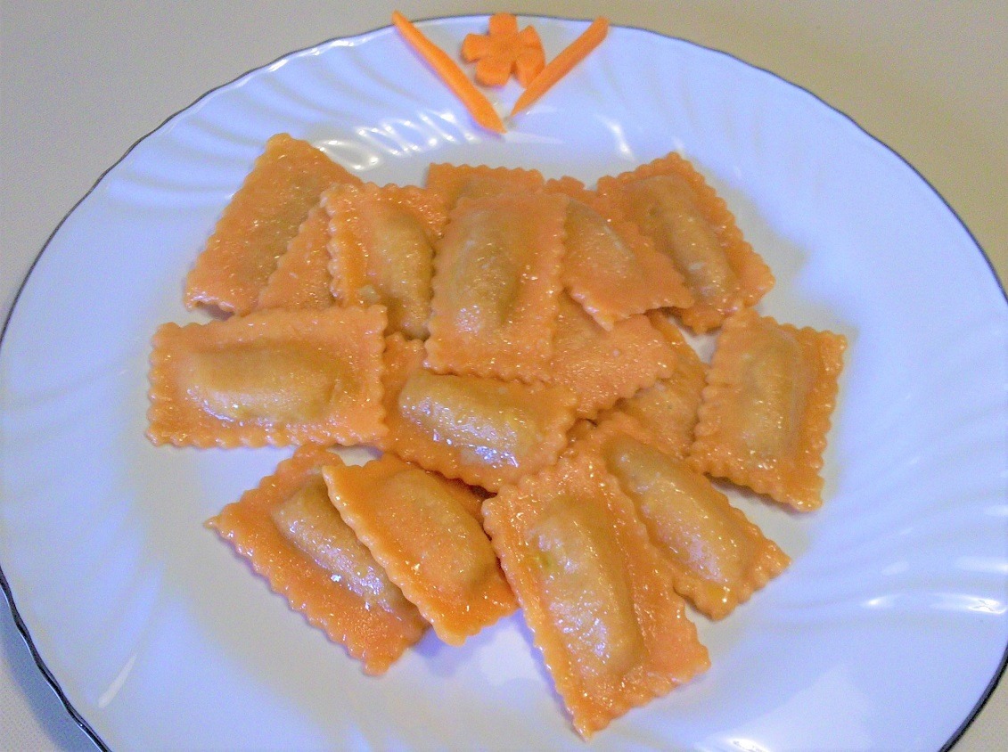 Ravioli rosa gamberi e funghi fatti in casa - I viaggi del Goloso